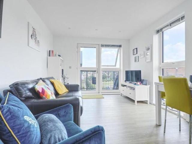 2 Bedroom Shared Living/roommate Ware Hertfordshire 99290315