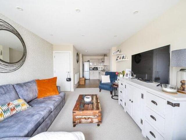 2 Bedroom Shared Living/roommate Welwyn Garden City Hertfordshire LS100503441