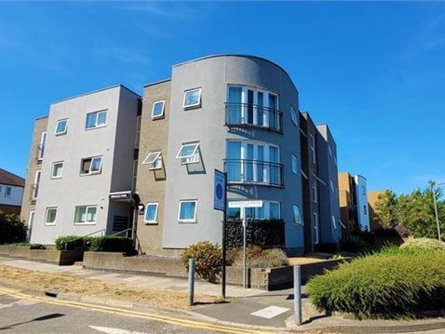 2 Bedroom Shared Living/roommate Westcliff On Sea Essex 99475962
