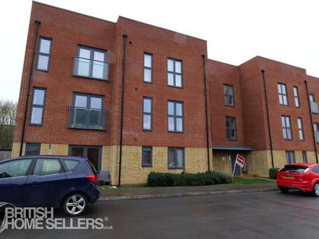 2 Bedroom Shared Living/roommate Witney Oxfordshire LS99608089