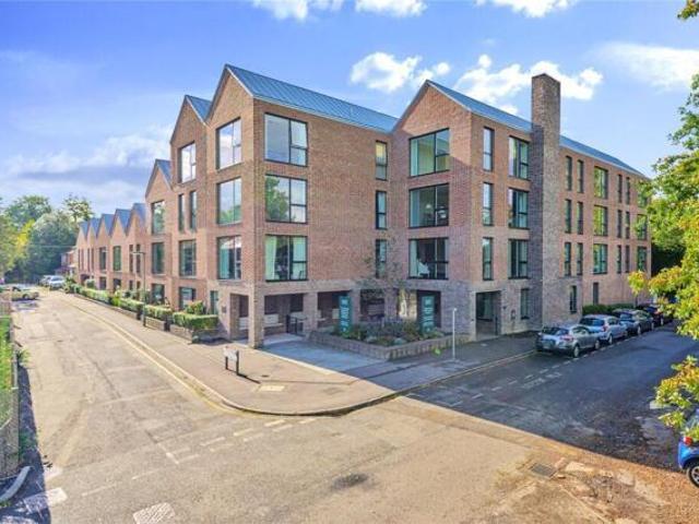 2 Bedroom Shared Living/roommate Woking Surrey 101676959