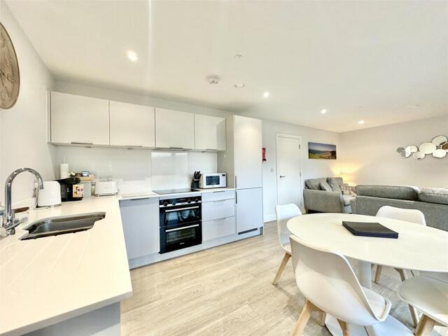 2 Bedroom Shared Living/roommate Woolacombe Devon LS100502951