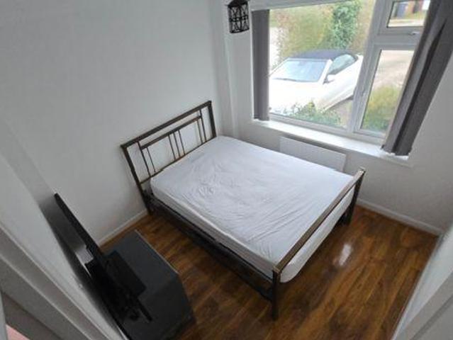 2 Bedroom Shared Living/roommate Yorkletts England LS97421490
