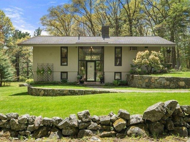 2 bedroom, Sherborn MA 01770 LS102343702