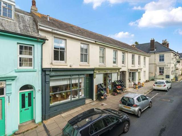 2 Bedroom Shop Commercial
