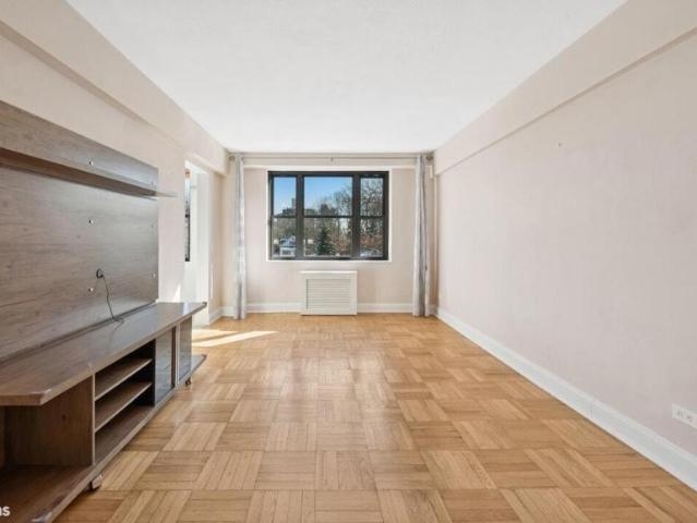 2 bedroom, Spuyten Duyvil NY 102245696