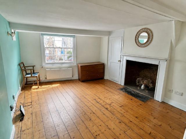 2 bedroom Spacious Two Bedroom Maisonette to rent