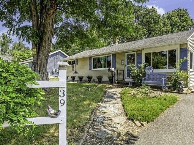 2 bedroom, Springfield MA 01151 104149008