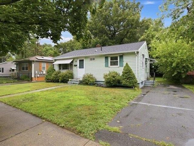 2 bedroom, Springfield MA 01151 105082785