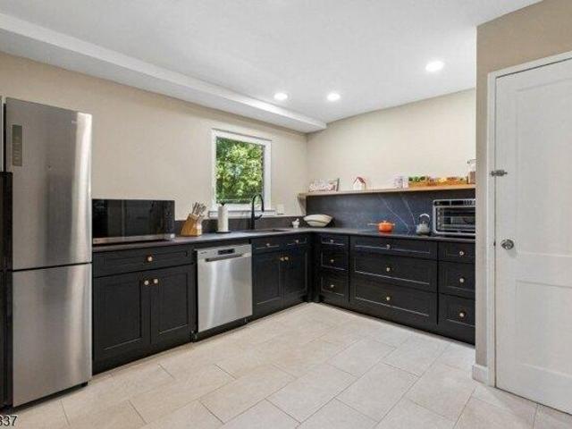 2 bedroom, Springfield NJ 07081 104902792