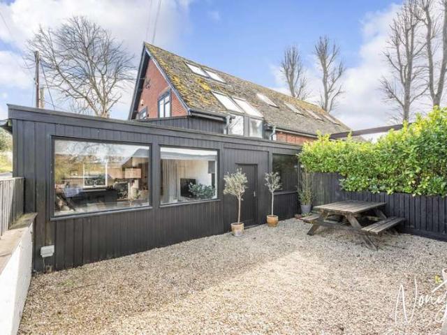 2 Bedroom Studio Flat