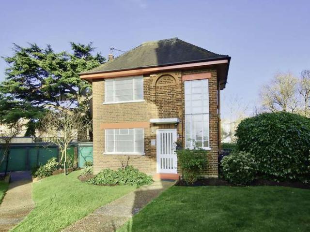 2 Bedroom Studio Flat