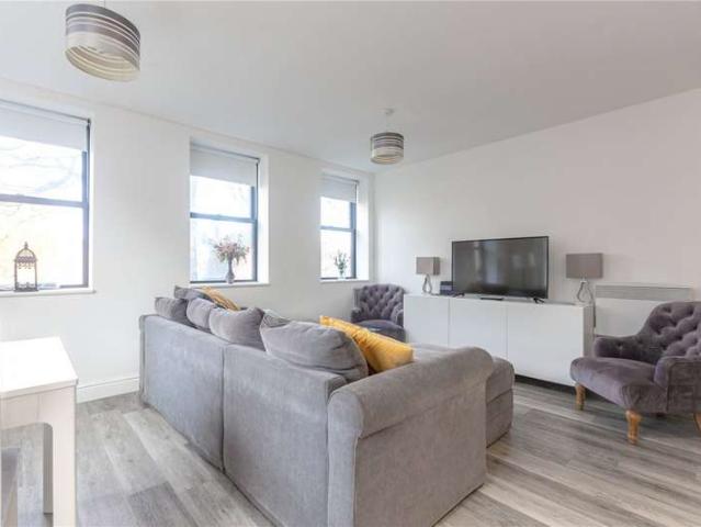 2 Bedroom Studio Flat