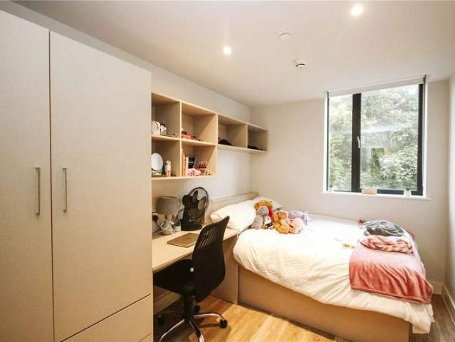 2 Bedroom Studio Flat