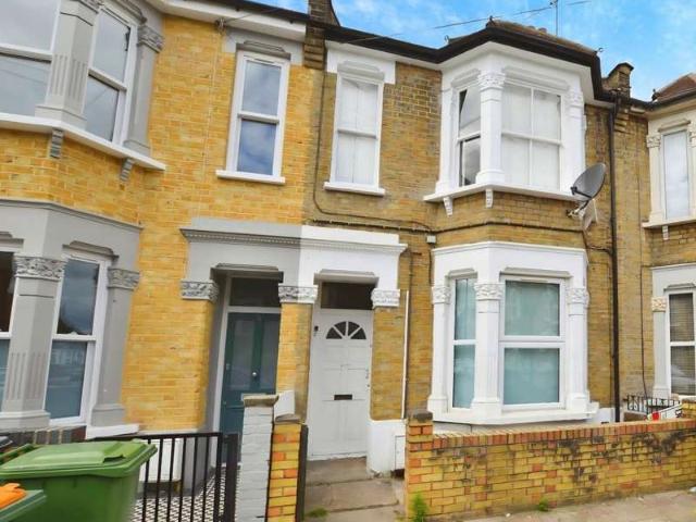 2 Bedroom Studio Flat