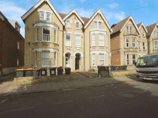 2 Bedroom Studio Flat