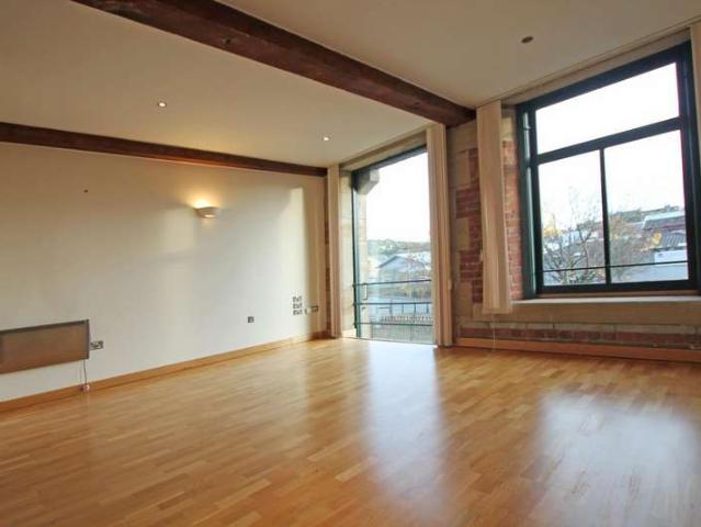 2 Bedroom Studio Flat