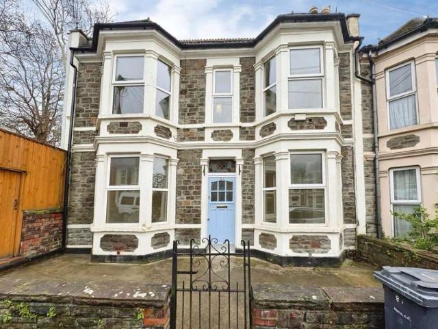 2 Bedroom Studio Flat