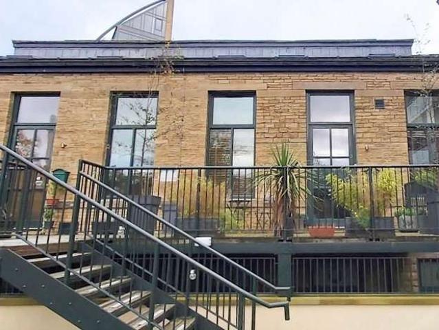2 Bedroom Studio Flat