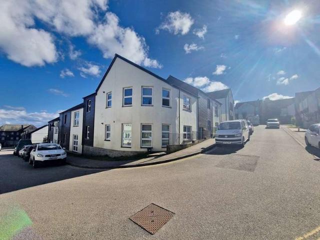 2 Bedroom Studio Flat