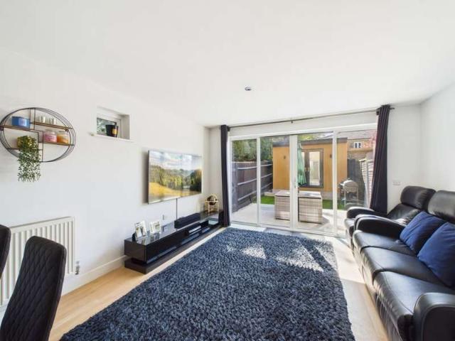 2 Bedroom Studio Flat