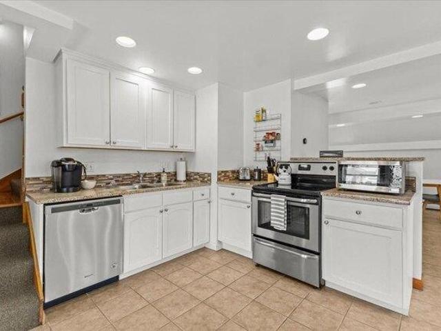 2 bedroom, Stowe VT 05672 93637805