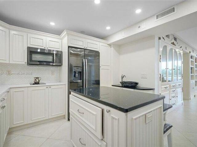 2 bedroom, Surfside FL 33154 89204100