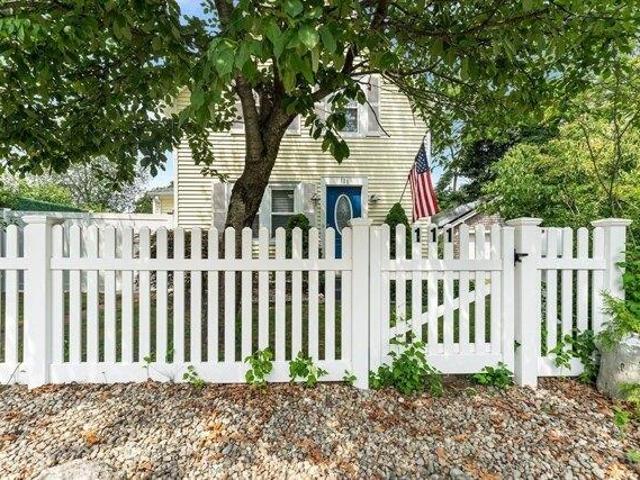 2 bedroom, Swansea MA 02777 LS102409336