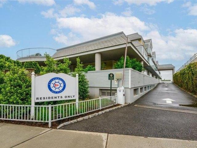 2 bedroom, Port Washington NY 11050 103622942