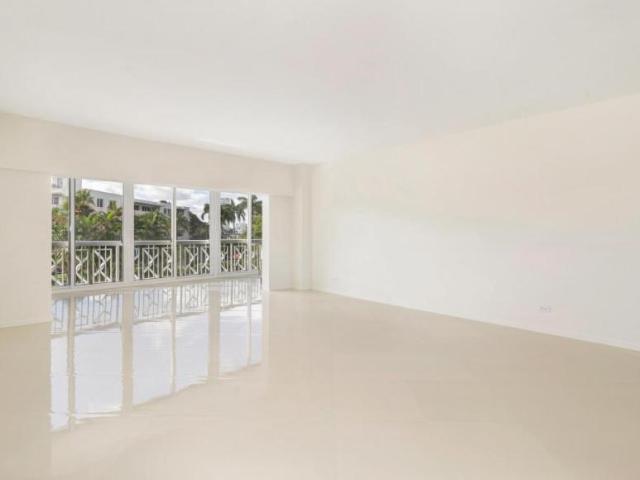 2 bedroom, Palm Beach FL 102659051