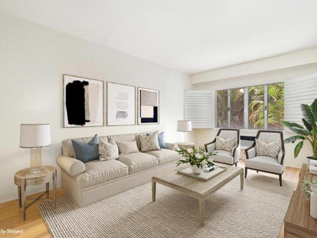 2 bedroom, Palm Beach FL 102659262
