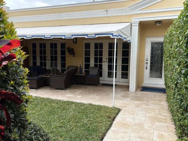 2 bedroom, Palm Beach FL 102395206