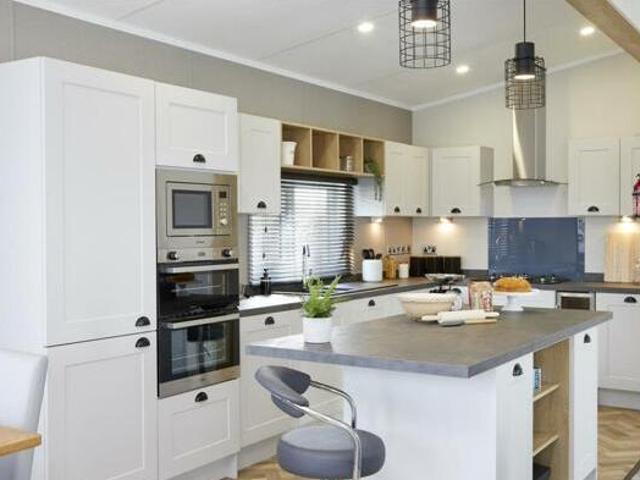 2 Bedroom Park Home For Sale In Malvern View Country Park, Malvern