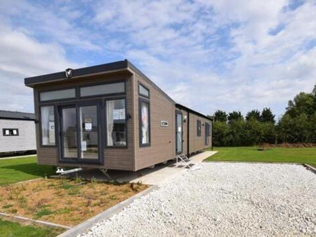 2 Bedroom Park Home For Sale In Monksthorpe