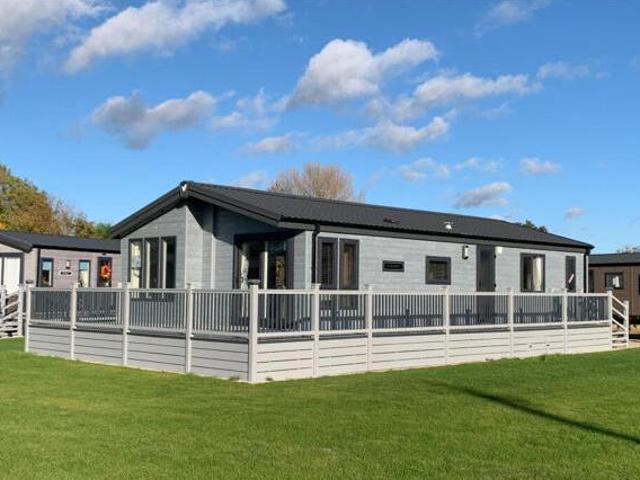 2 Bedroom Park Home For Sale In Monksthorpe