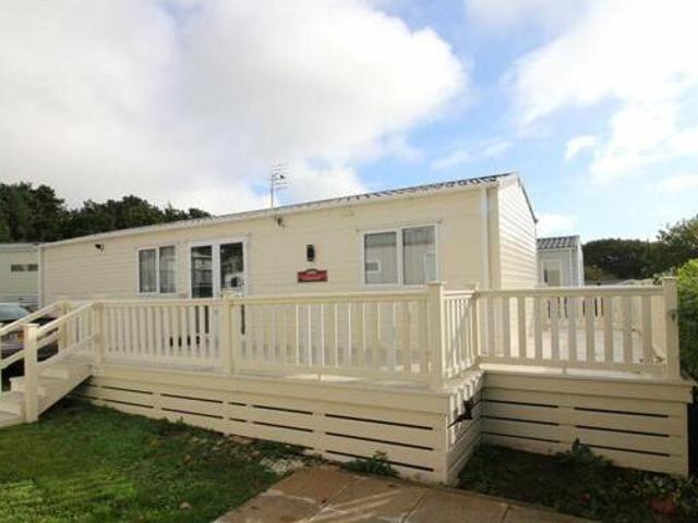 2 Bedroom Park Home For Sale In Near Milford On Sea, Hampshire