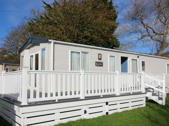 2 Bedroom Park Home For Sale In Near Milford On Sea, Hampshire
