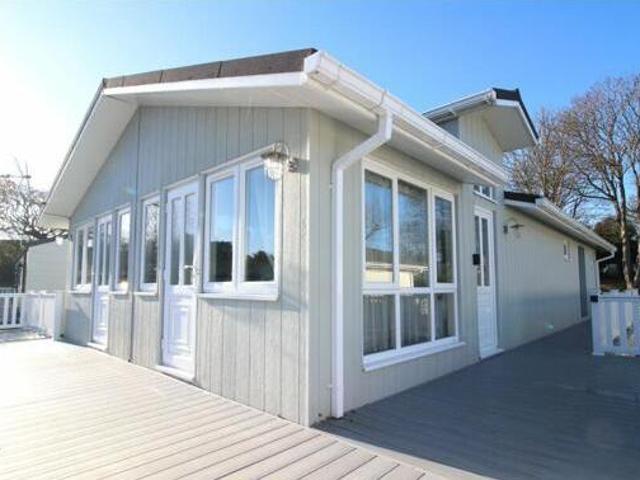2 Bedroom Park Home For Sale In Near Milford On Sea, Hampshire