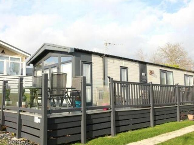 2 Bedroom Park Home For Sale In Near Milford On Sea, Hampshire