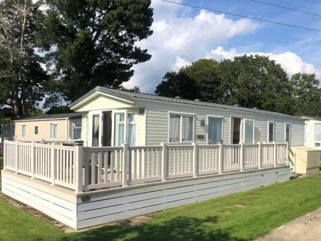 2 Bedroom Park Home For Sale In New Milton, Hampshire