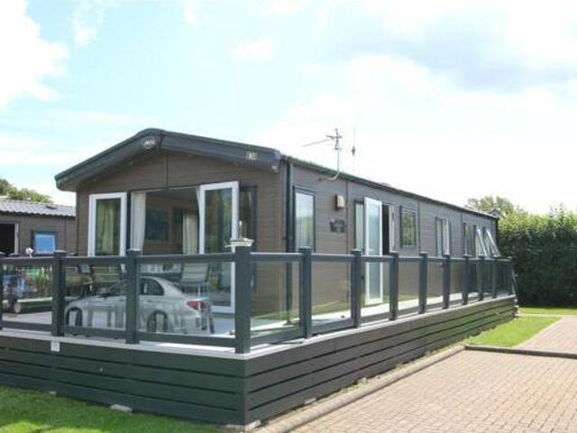 2 Bedroom Park Home For Sale In New Milton, Hampshire