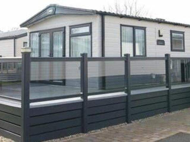 2 Bedroom Park Home For Sale In New Milton, Hampshire