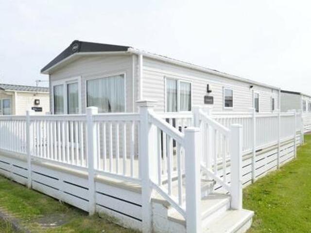 2 Bedroom Park Home For Sale In New Milton, Hampshire