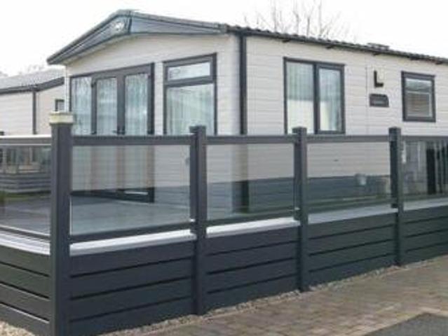 2 Bedroom Park Home For Sale In New Milton, Hampshire