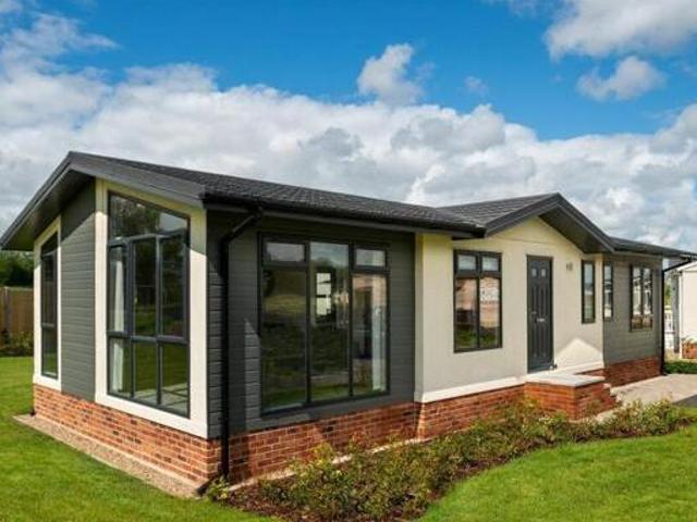 2 Bedroom Park Home For Sale In Oxford