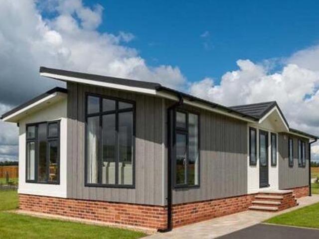 2 Bedroom Park Home For Sale In Oakmere