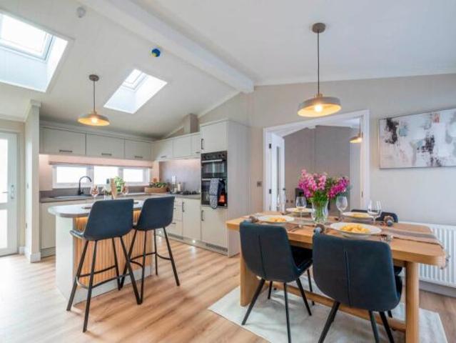 2 bedroom park home for sale in Omar Ikon 40x20, Cherry Blossom Park, Pye Corner, Maidstone, Kent, ME17 1EF, ME17
