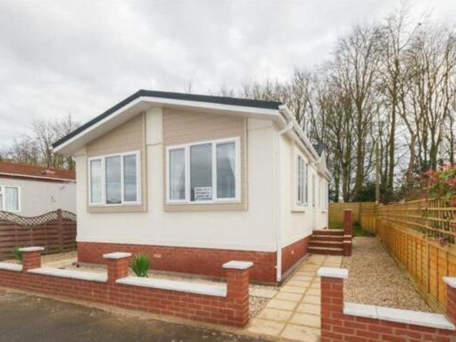 2 Bedroom Park Home For Sale In Avebury