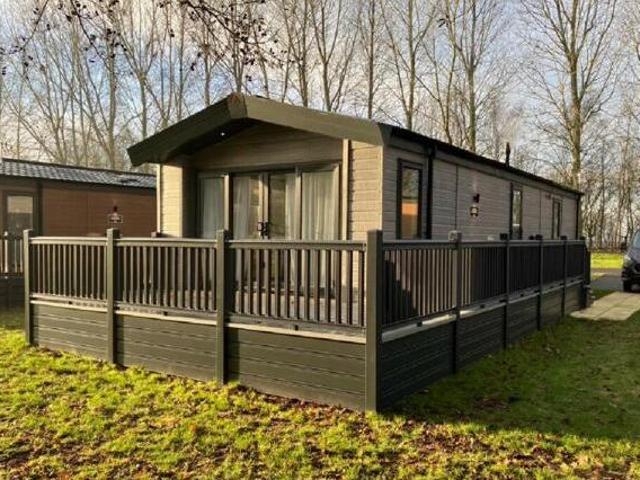2 Bedroom Park Home For Sale In Allerthorpe