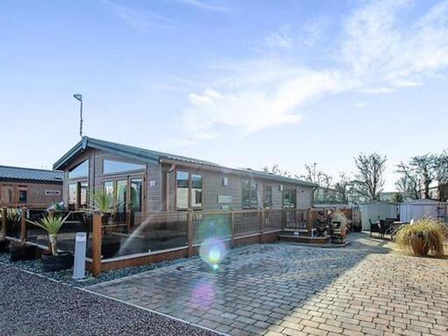 2 Bedroom Park Home For Sale In Burgh Le Marsh